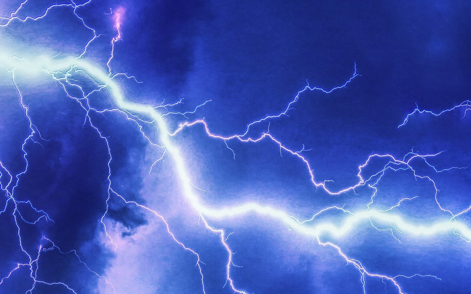 Fulmine da record si abbatte sul Brasile: è lungo 700 KM (FOTO)